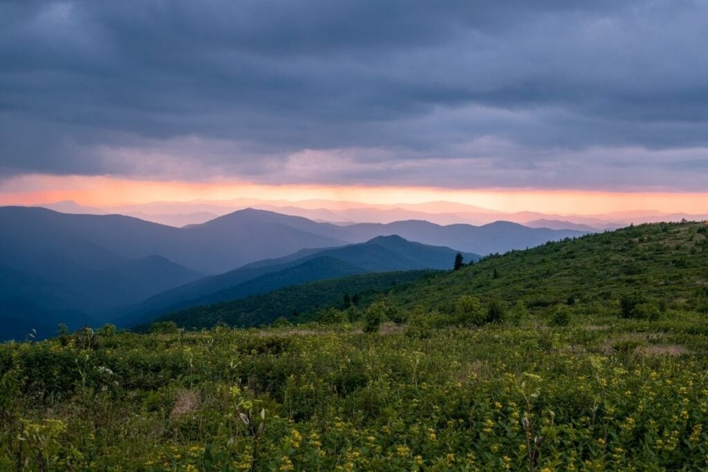 Top 10 Breathtaking Overlooks in the Blue Ridge Mountains - Road Trip ...