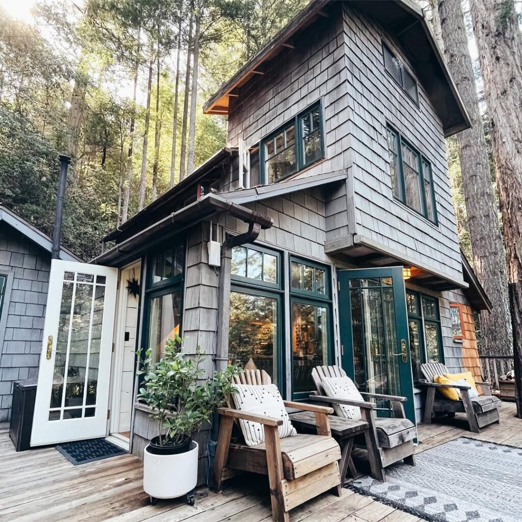 15 Jaw-Dropping Cabins Perfect for a Cozy Weekend Getaway